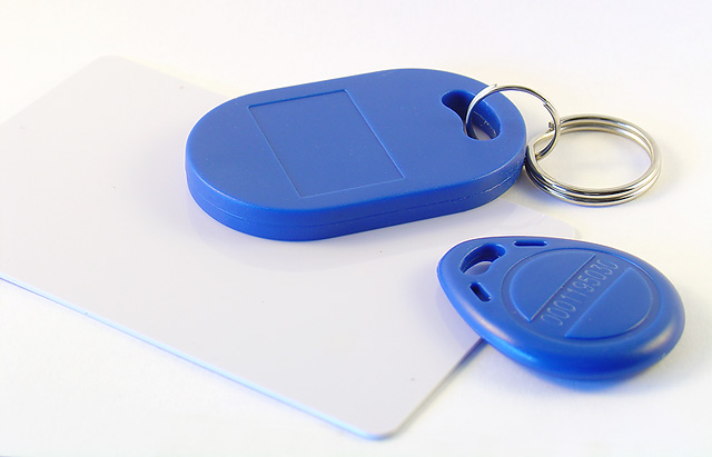 Deciphering the Distinctions: RFID Cards vs. Tags